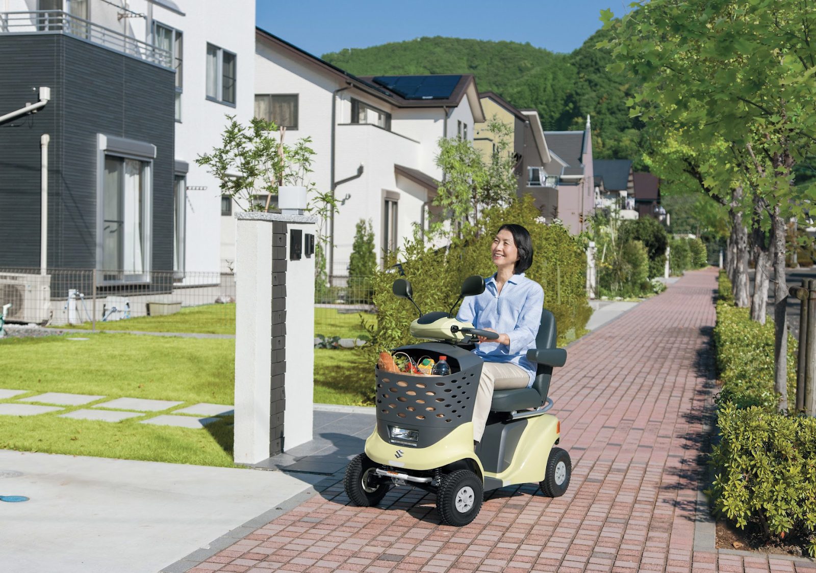 シニアカーに免許は必要？高齢者向け電動カートの運転ルールや注意点